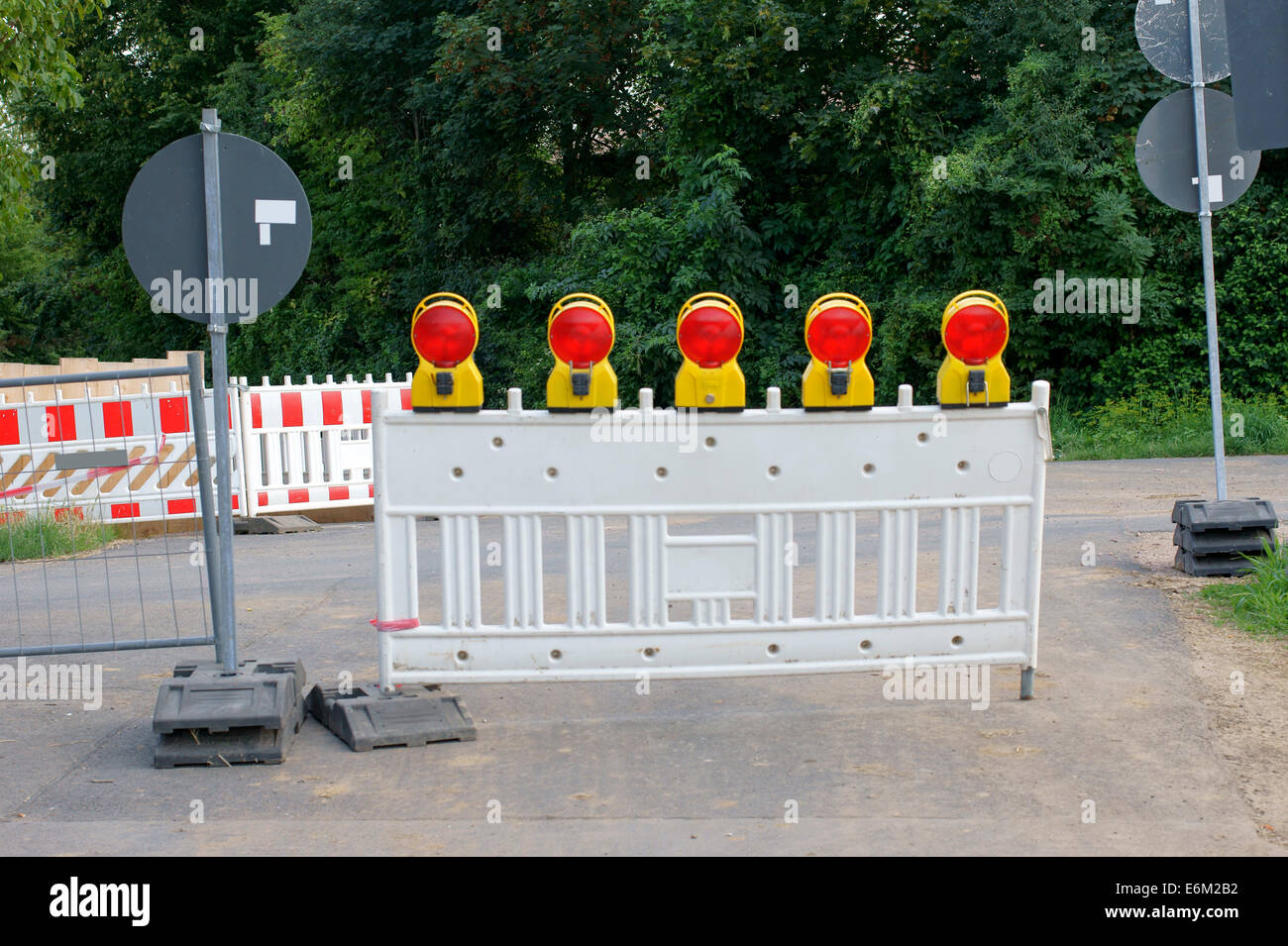 Trellis barrier hi-res stock photography and images - Alamy