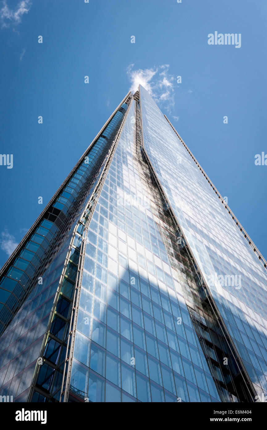 Monument view shard hi-res stock photography and images - Alamy