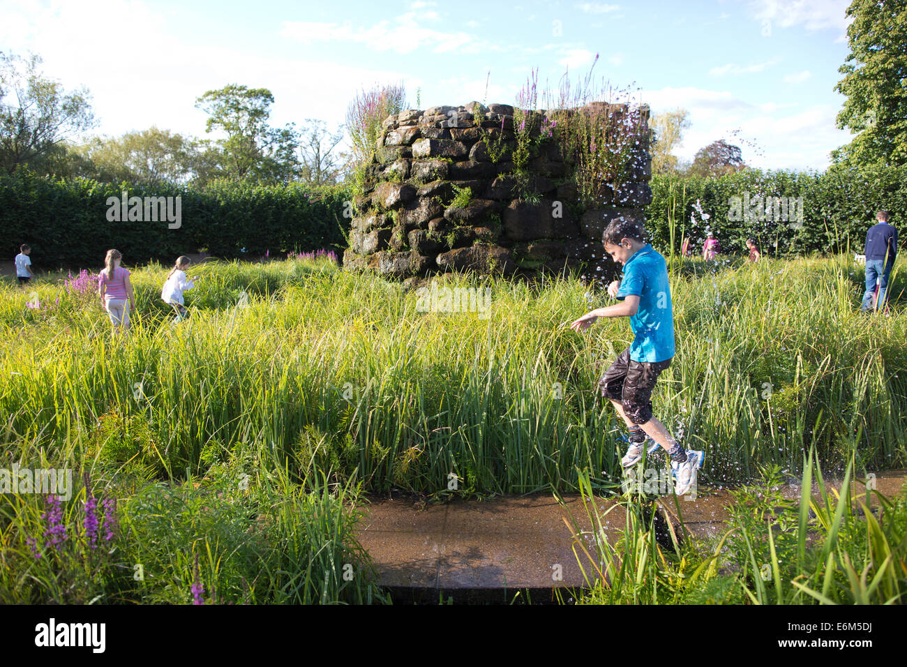 The water maze at hever castle hi-res stock photography and images - Alamy