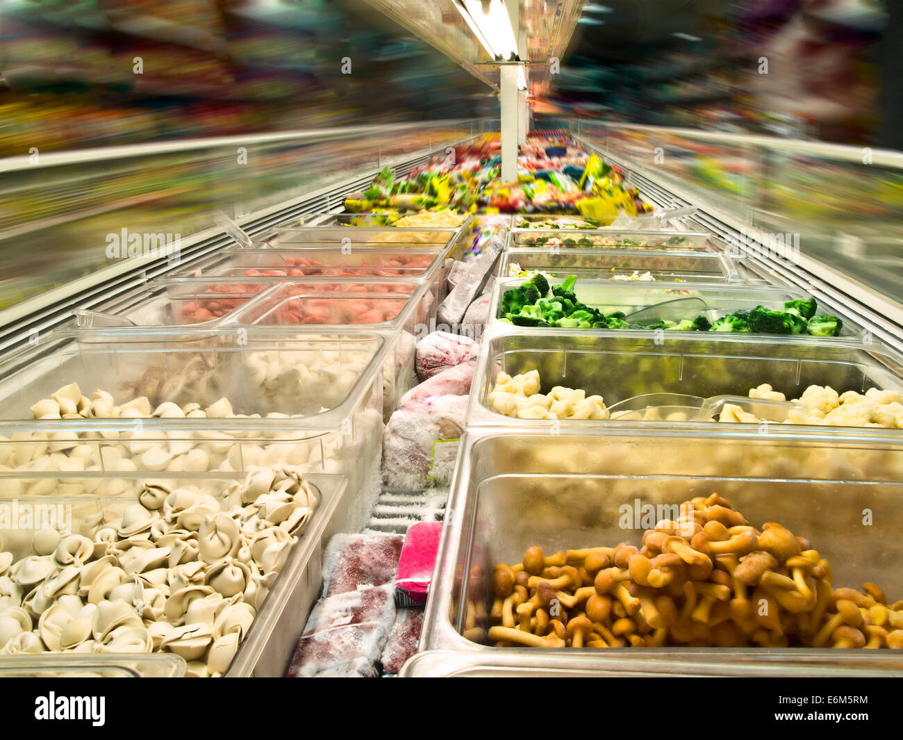 Freezer food service hi-res stock photography and images - Alamy