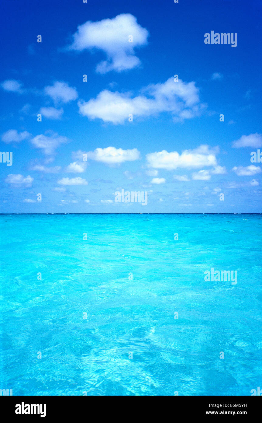 atlantic ocean bermuda Stock Photo - Alamy
