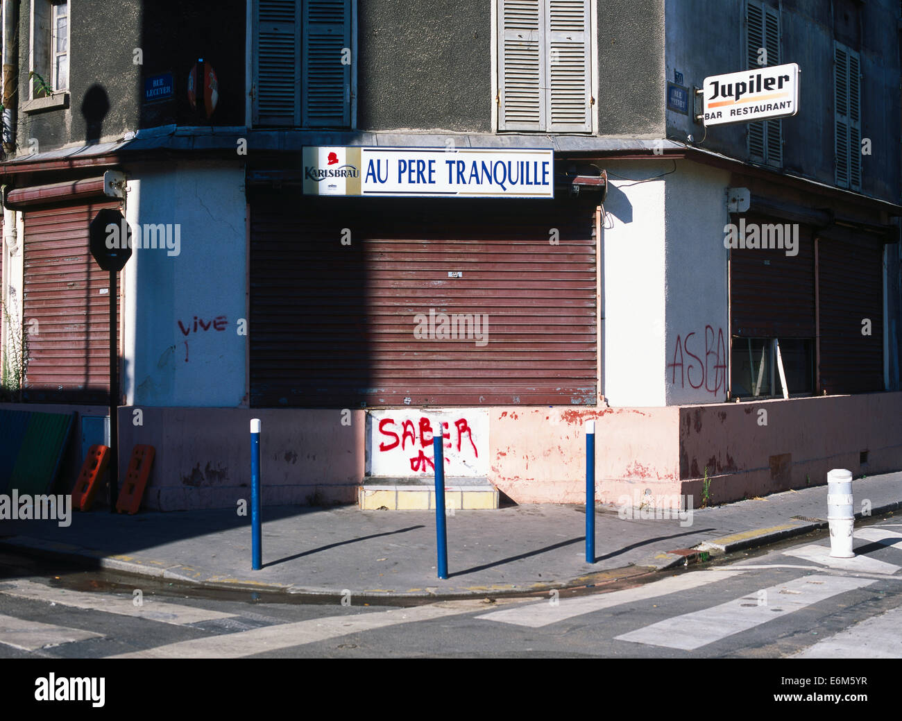 Cafe bar restaurant closed hi-res stock photography and images - Alamy