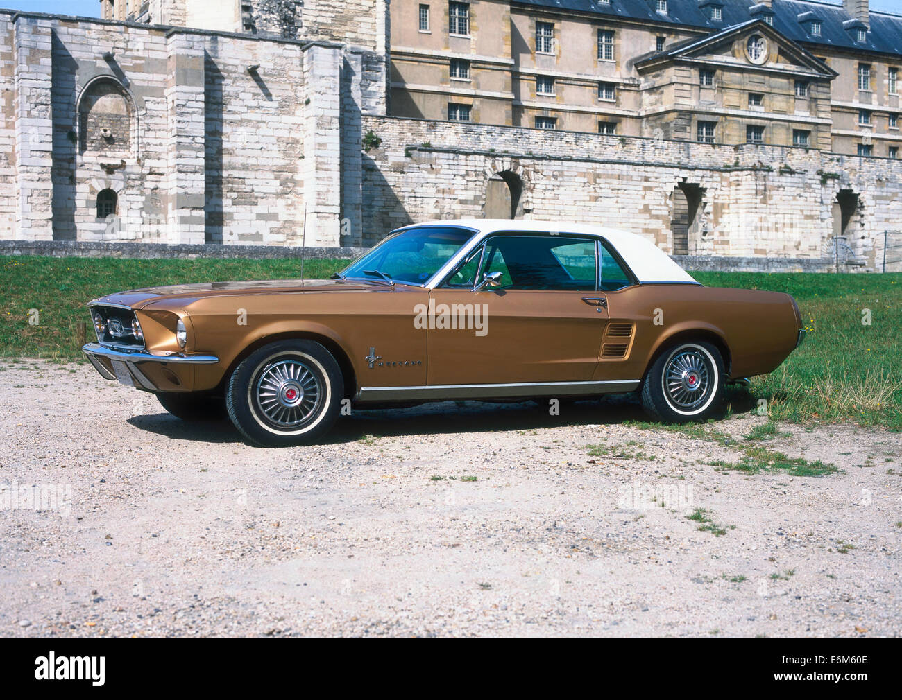 Old ford mustang hi-res stock photography and images - Alamy