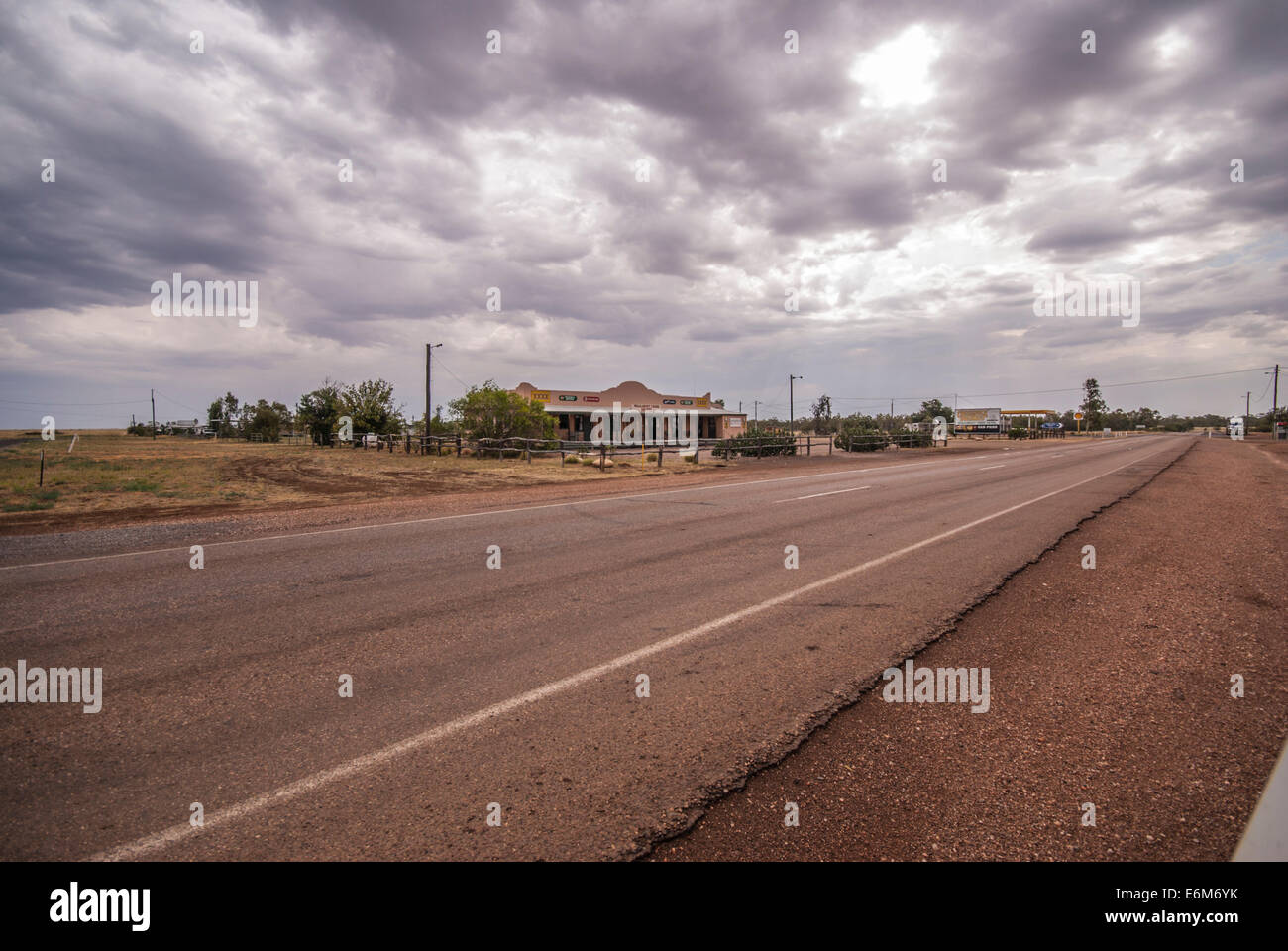 WALKABOUT CREEK HOTEL, McKINLAY, NORTH WEST QUEENSLAND, QUEENSLAND ...