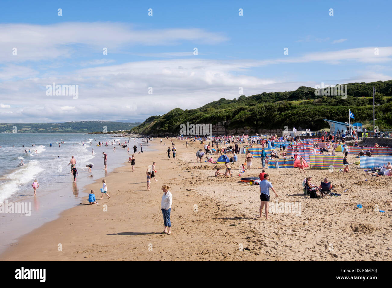 Busy sunny beach scene hi-res stock photography and images - Alamy
