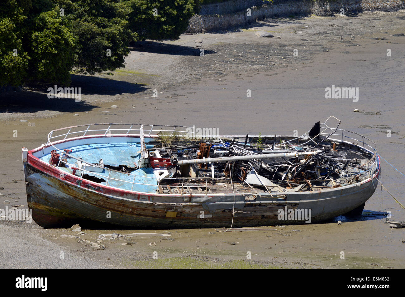 Shipwrecked boat hi-res stock photography and images - Alamy