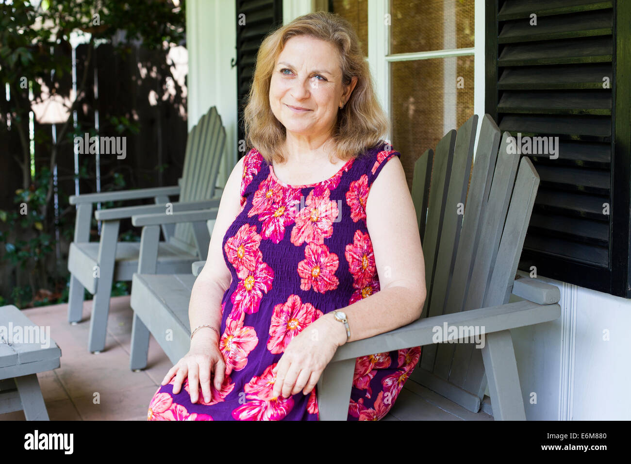 Woman sitting outside hi-res stock photography and images - Alamy