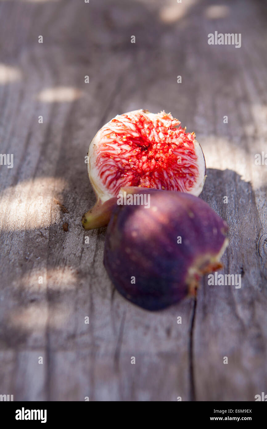 Close-up view of fig slices Stock Photo - Alamy
