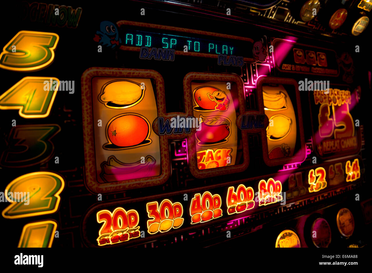Fruit machine and pub hi-res stock photography and images - Alamy