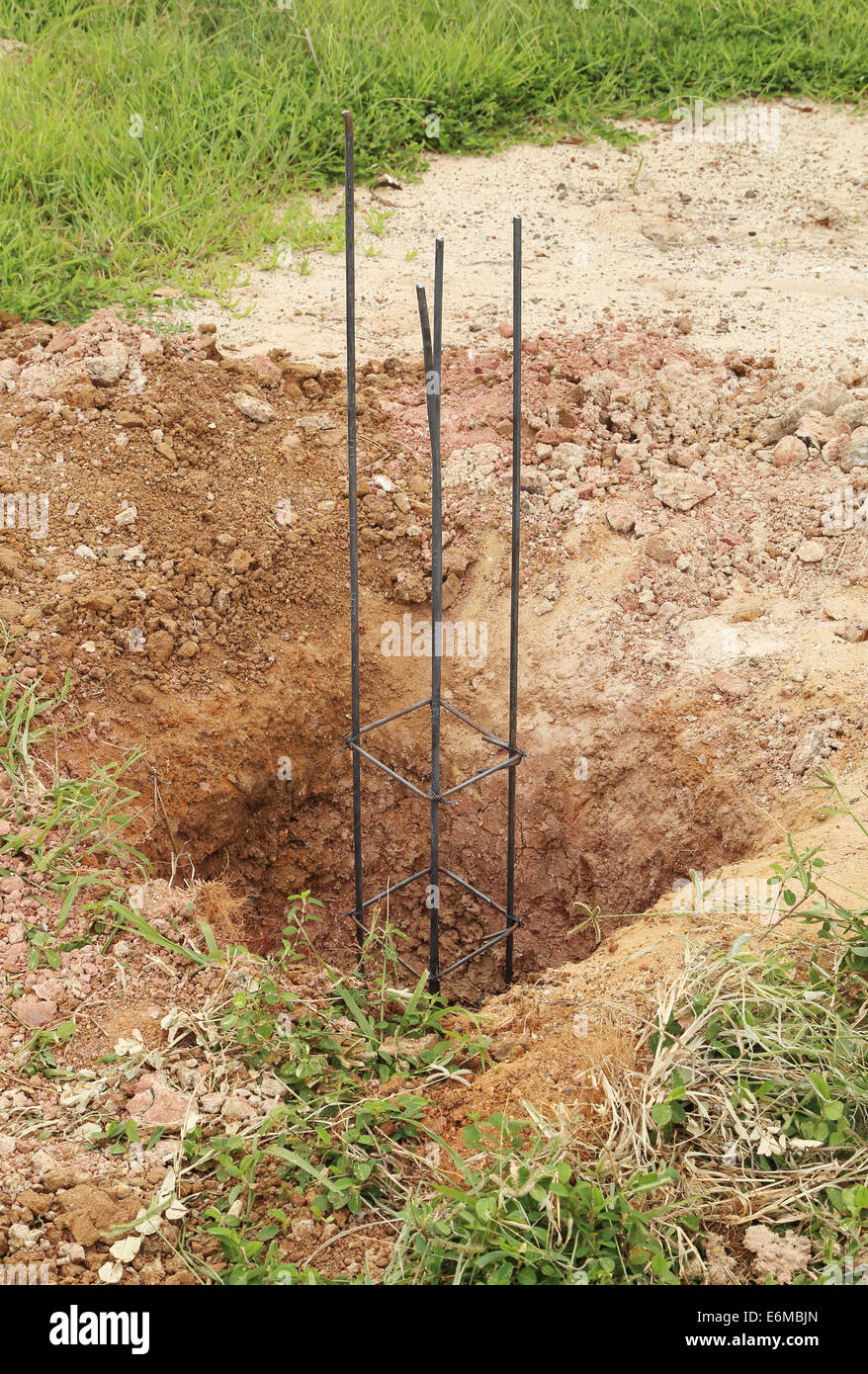 Steel rod or bar used to reinforce concrete Stock Photo - Alamy