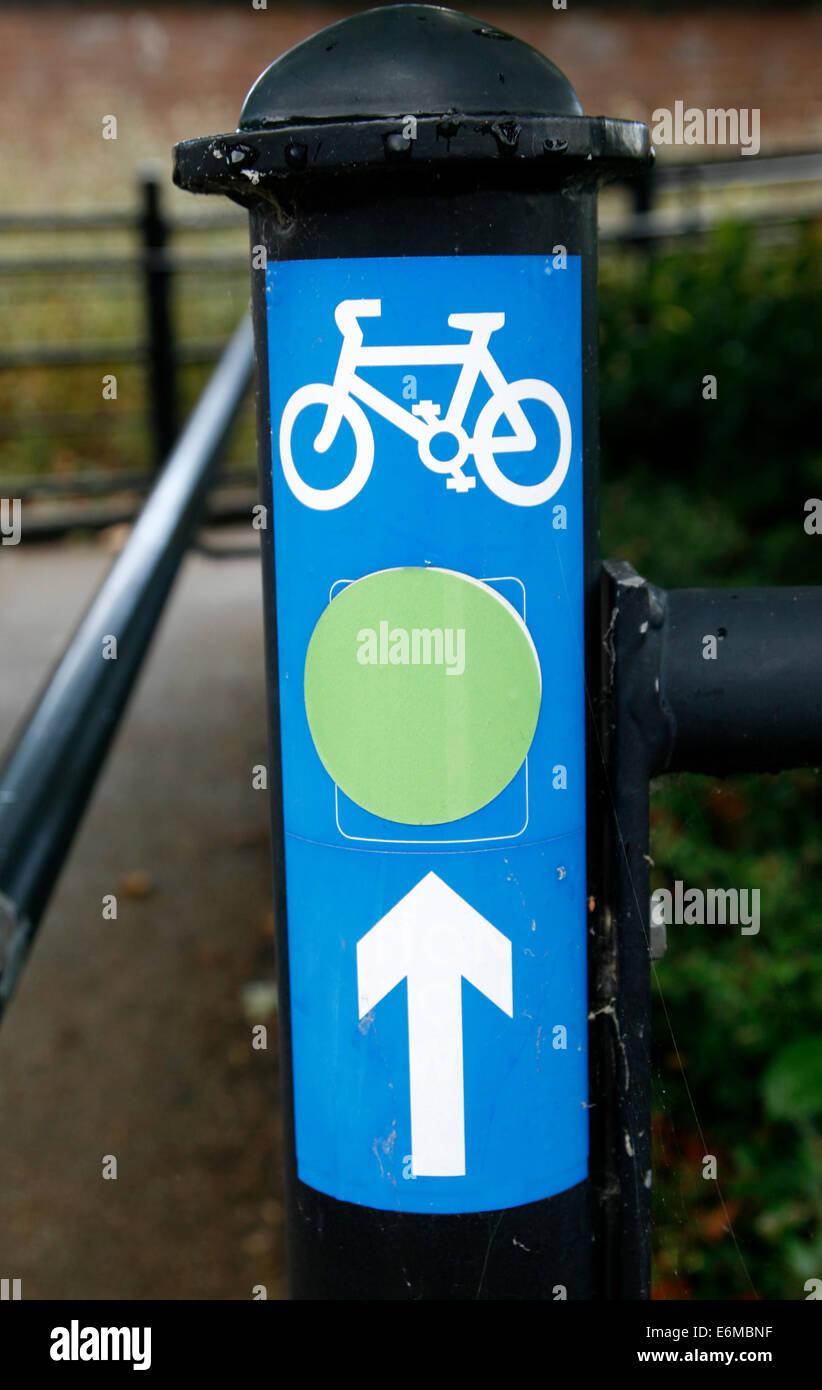Cycle Route sign Worcester Worcestershire England UK Stock Photo - Alamy