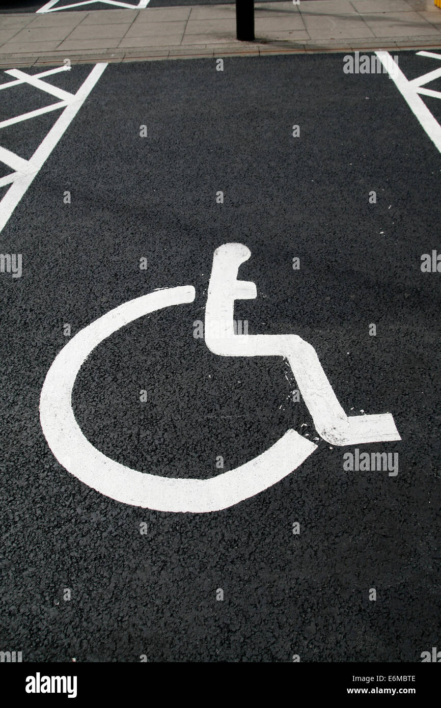 Disabled parking bay england hi-res stock photography and images - Alamy