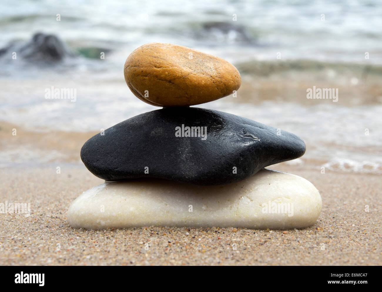 Pebble stone tower at the beach hi-res stock photography and images - Alamy