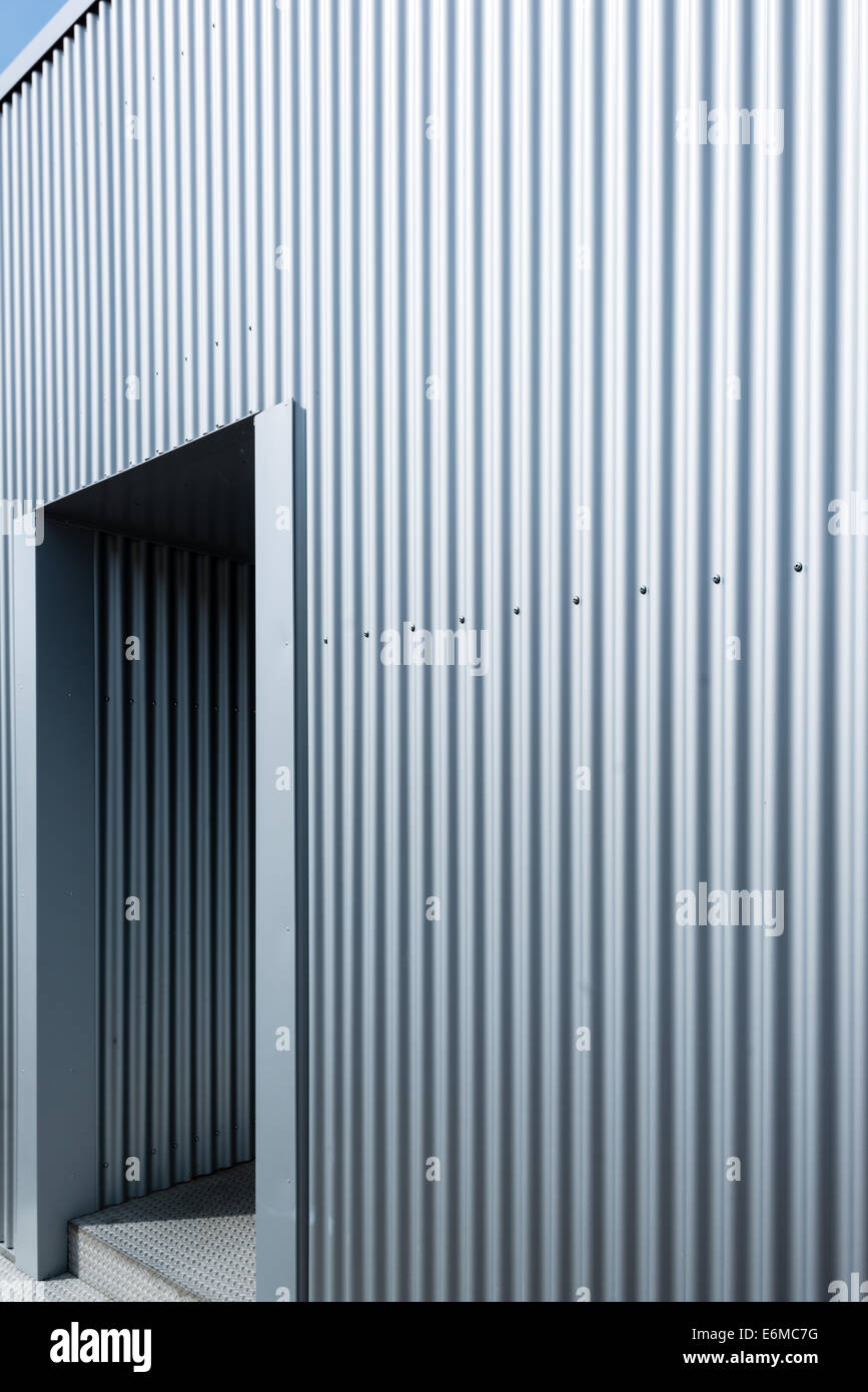 Metal warehouse panels hi-res stock photography and images - Alamy