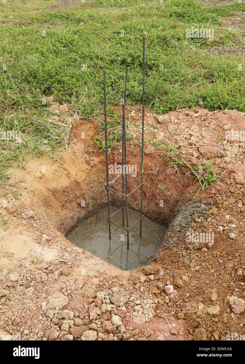 Steel rod or bar used to reinforce concrete Stock Photo - Alamy