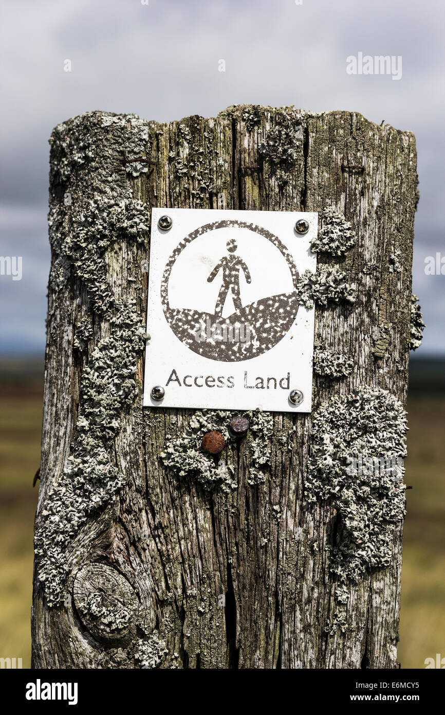 Sign denoting Access Land in the Northumbrian countryside Stock Photo ...