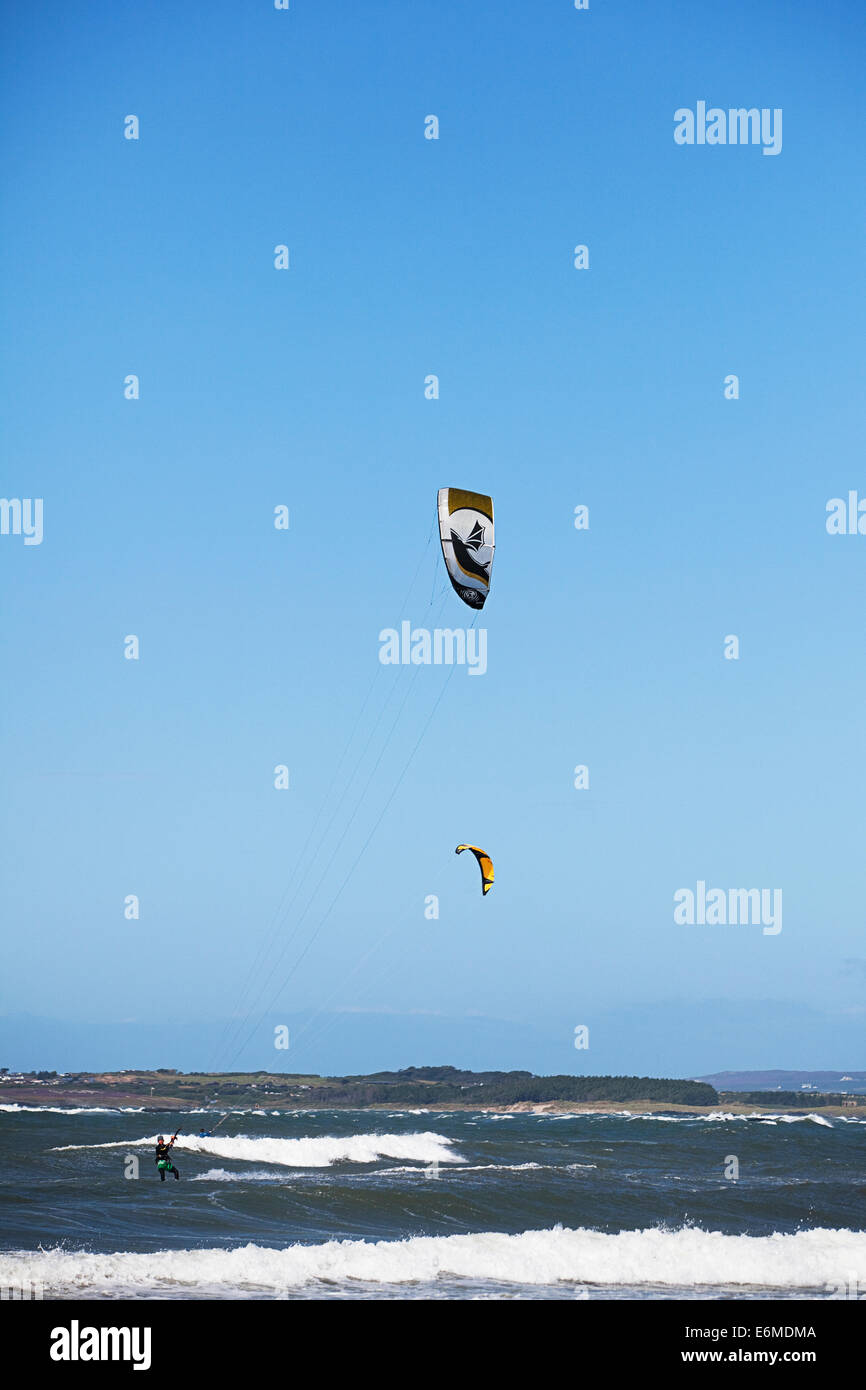 Kite surfing, Boating Beach, Cymyran beach, Rhosneigr, Anglesey, North ...