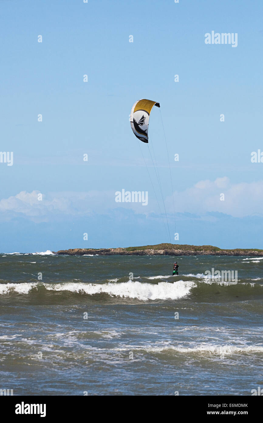 Kite surfing, Boating Beach, Cymyran beach, Rhosneigr, Anglesey, North ...