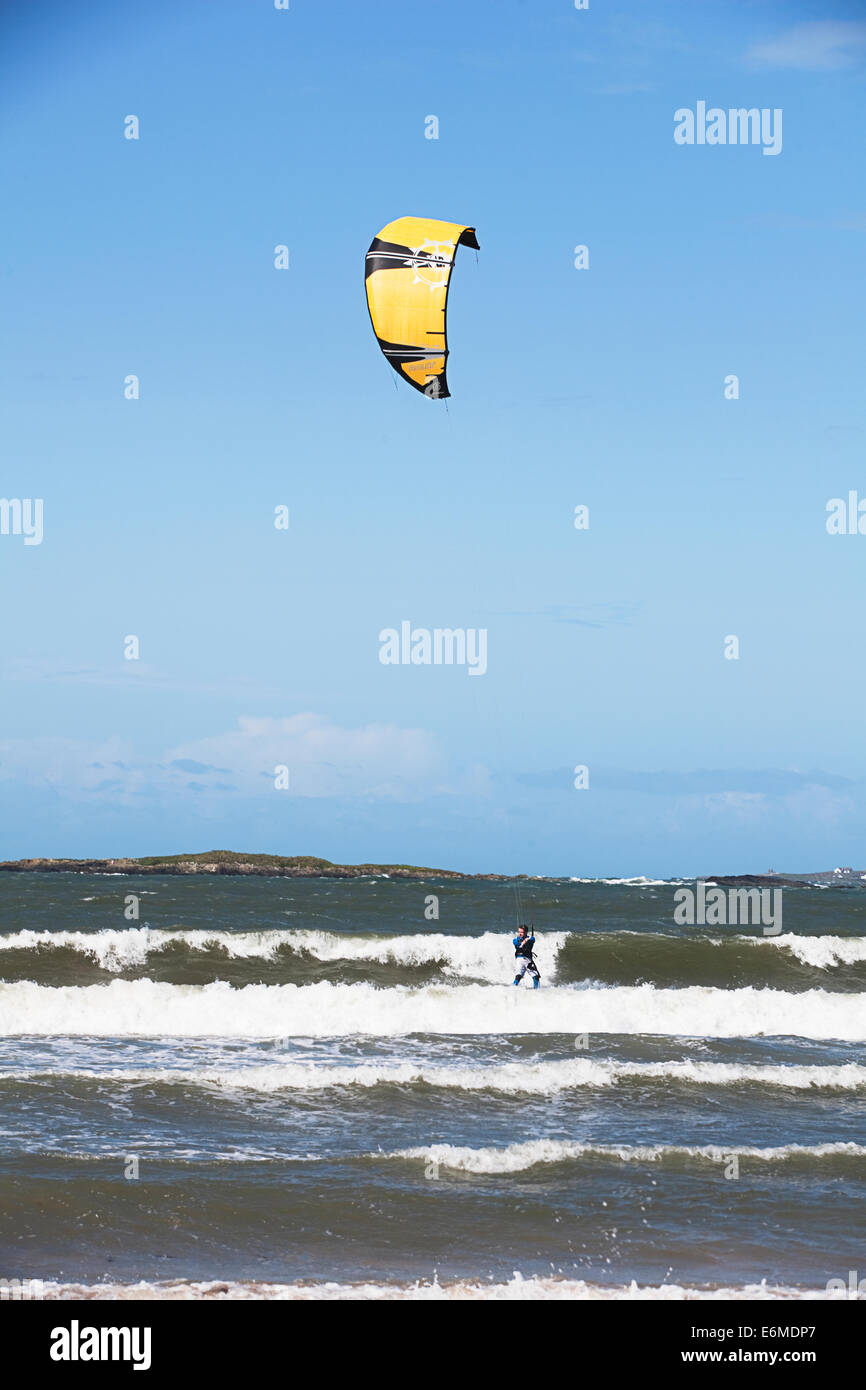 Kite surfing, Boating Beach, Cymyran beach, Rhosneigr, Anglesey, North ...