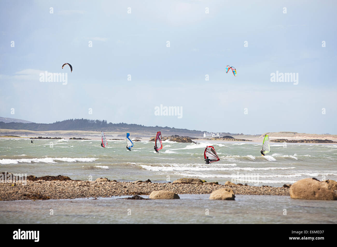 Kite surfers and wind surfers, Rhosneigr Beach, Anglesey, Valley in the ...