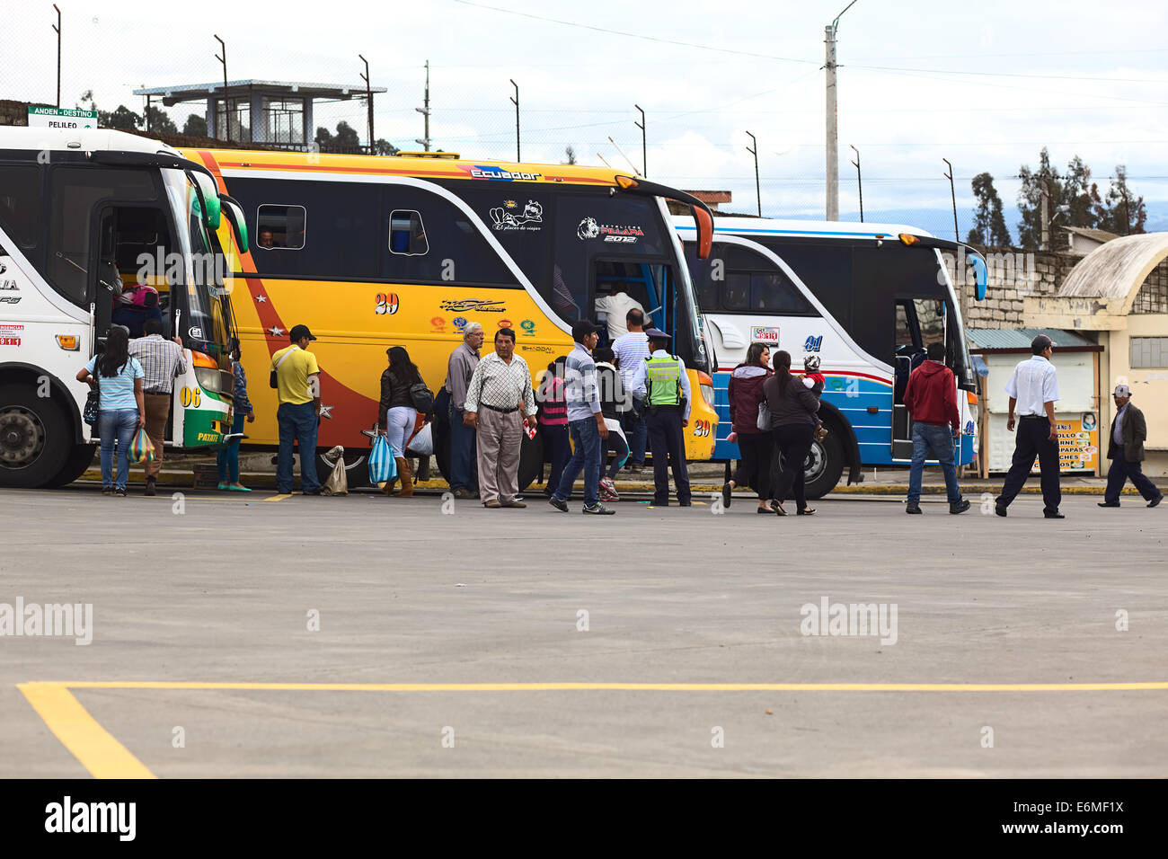 Ecuador buses hi-res stock photography and images - Alamy
