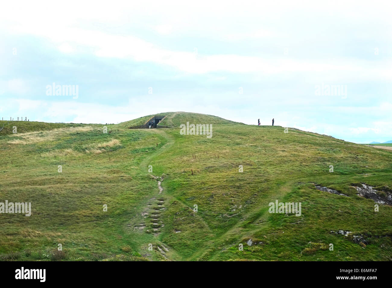 Cable bay, burial mound hi-res stock photography and images - Alamy