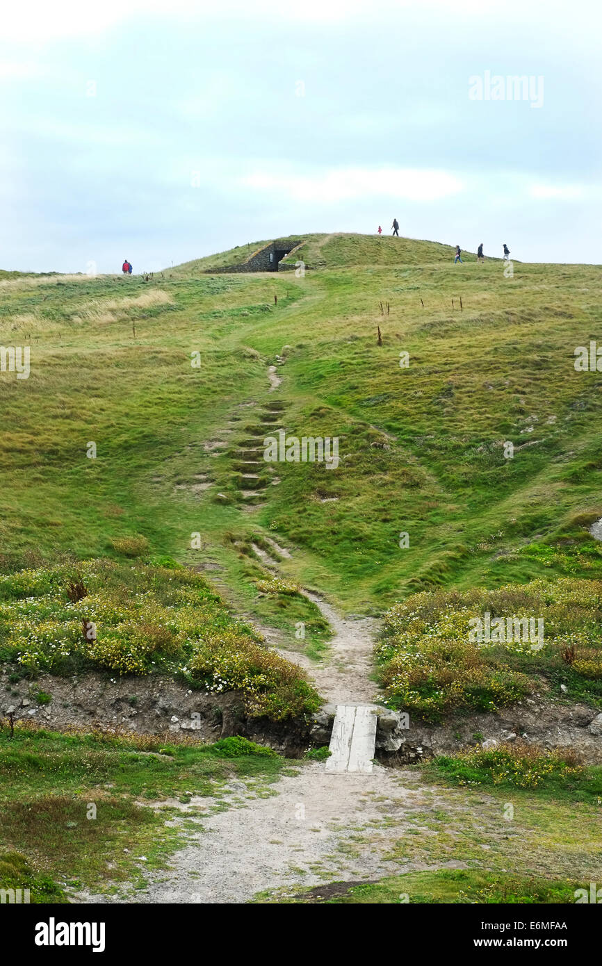 Barclodiad y Gawres, Cable Bay, Burial Mound, near Rhosneigr, Anglesey ...