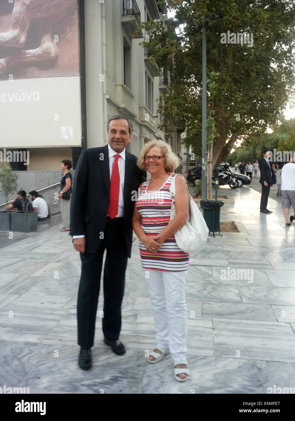 Antonis Samaras poses with a female tourist. Prime minister of Greece ...