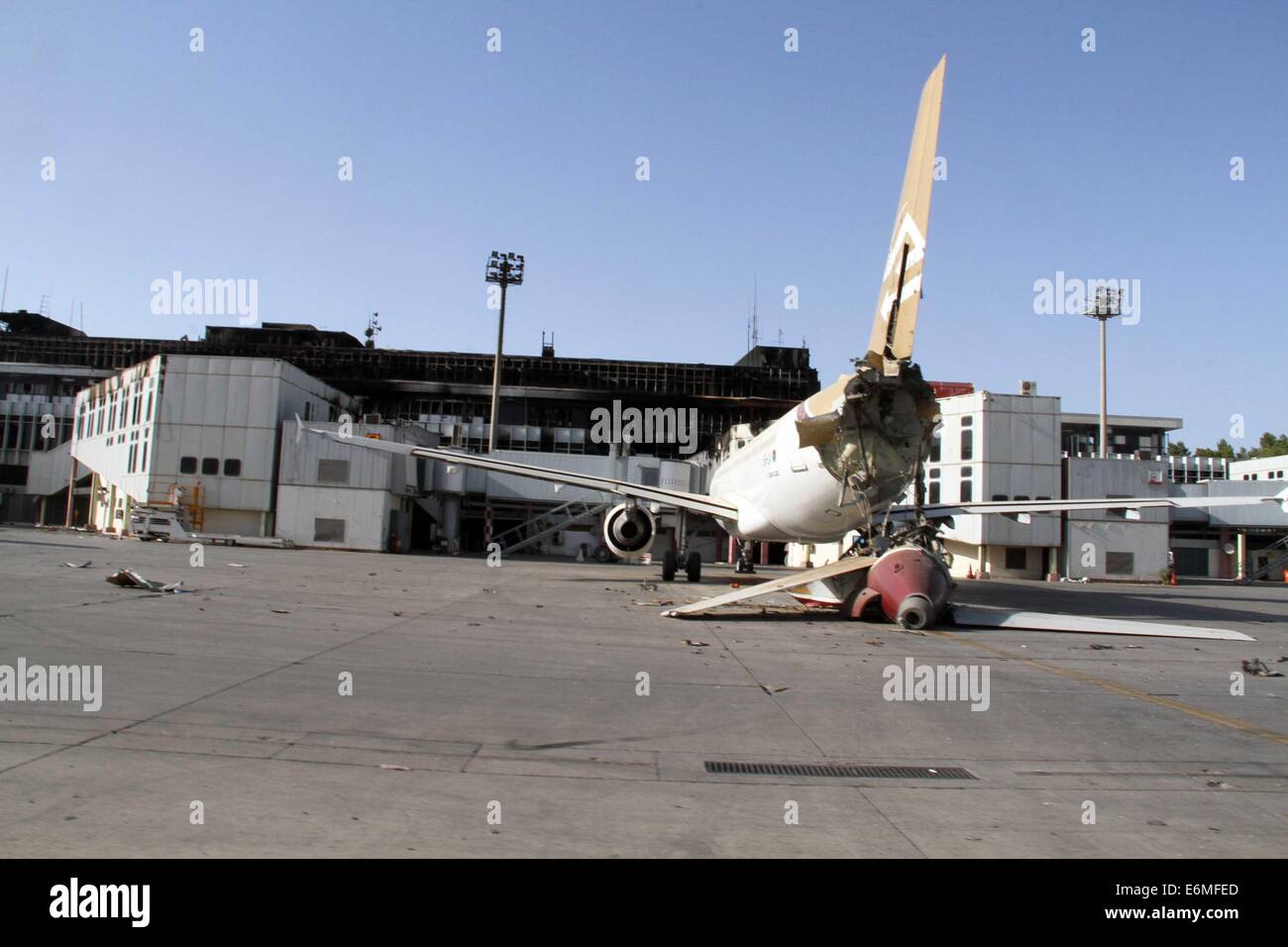 Damaged plane hi-res stock photography and images - Alamy