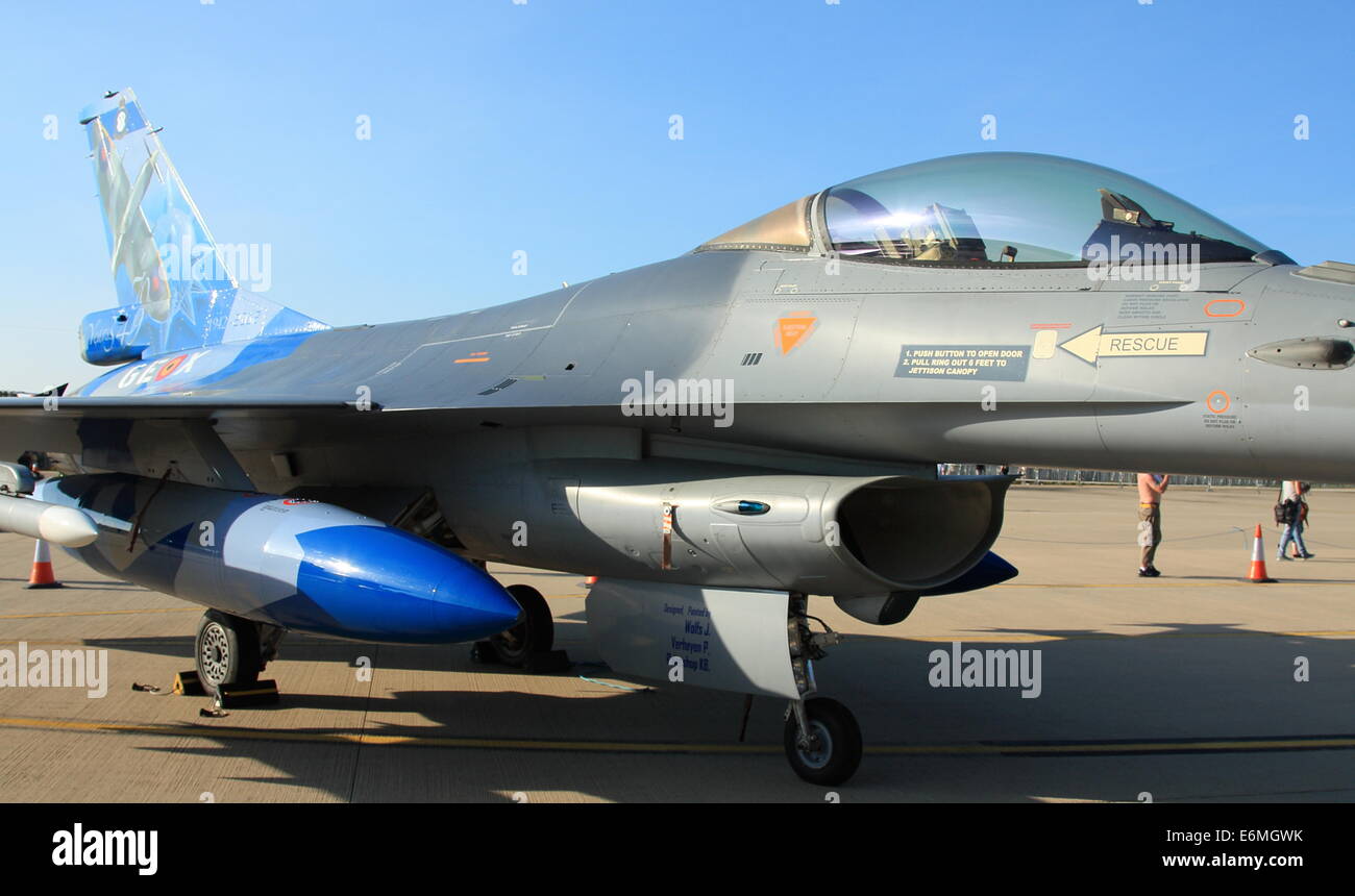 F16 cockpit closeup hi-res stock photography and images - Alamy