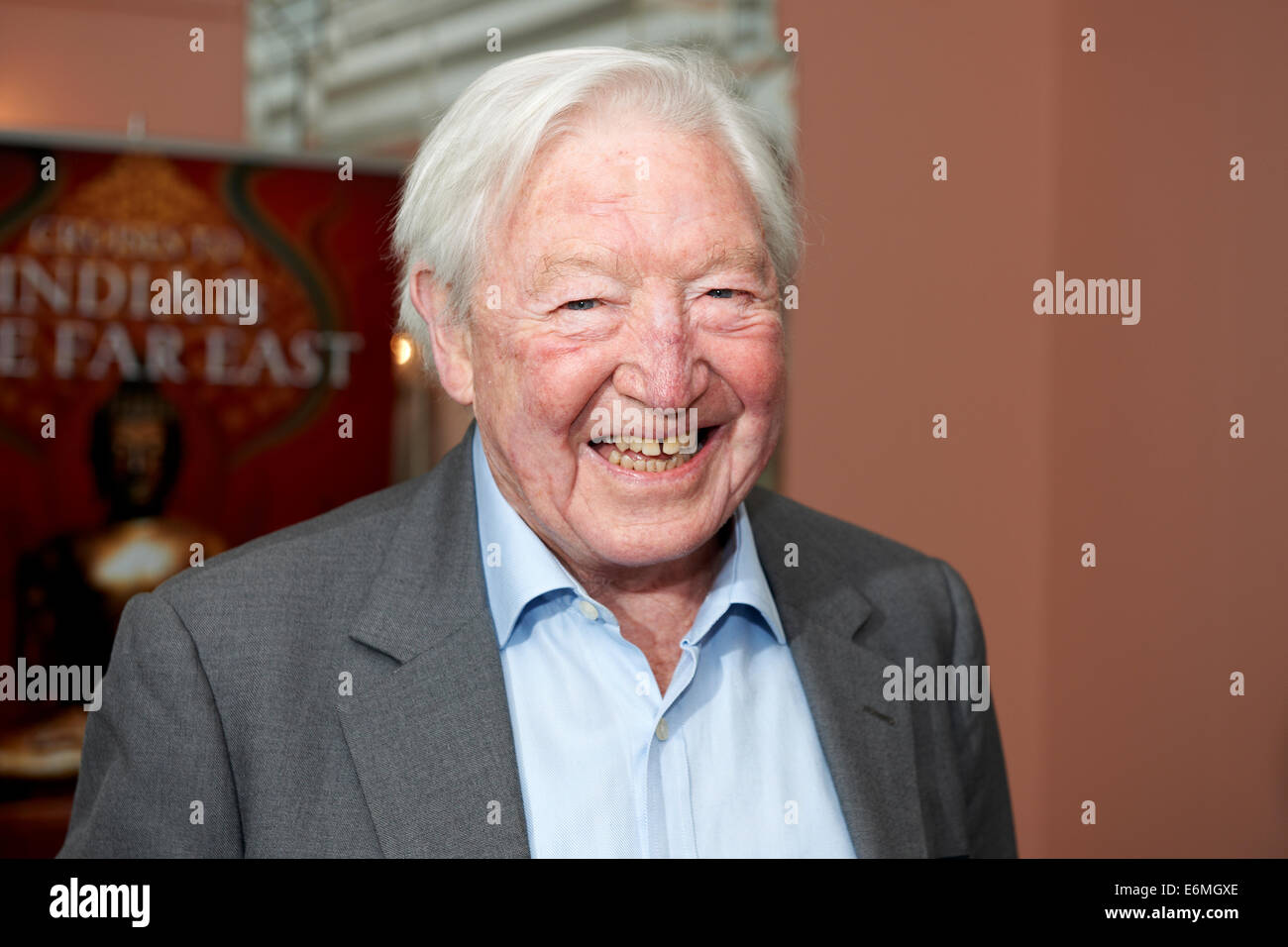 Itn news presenter sandy gall hi-res stock photography and images - Alamy