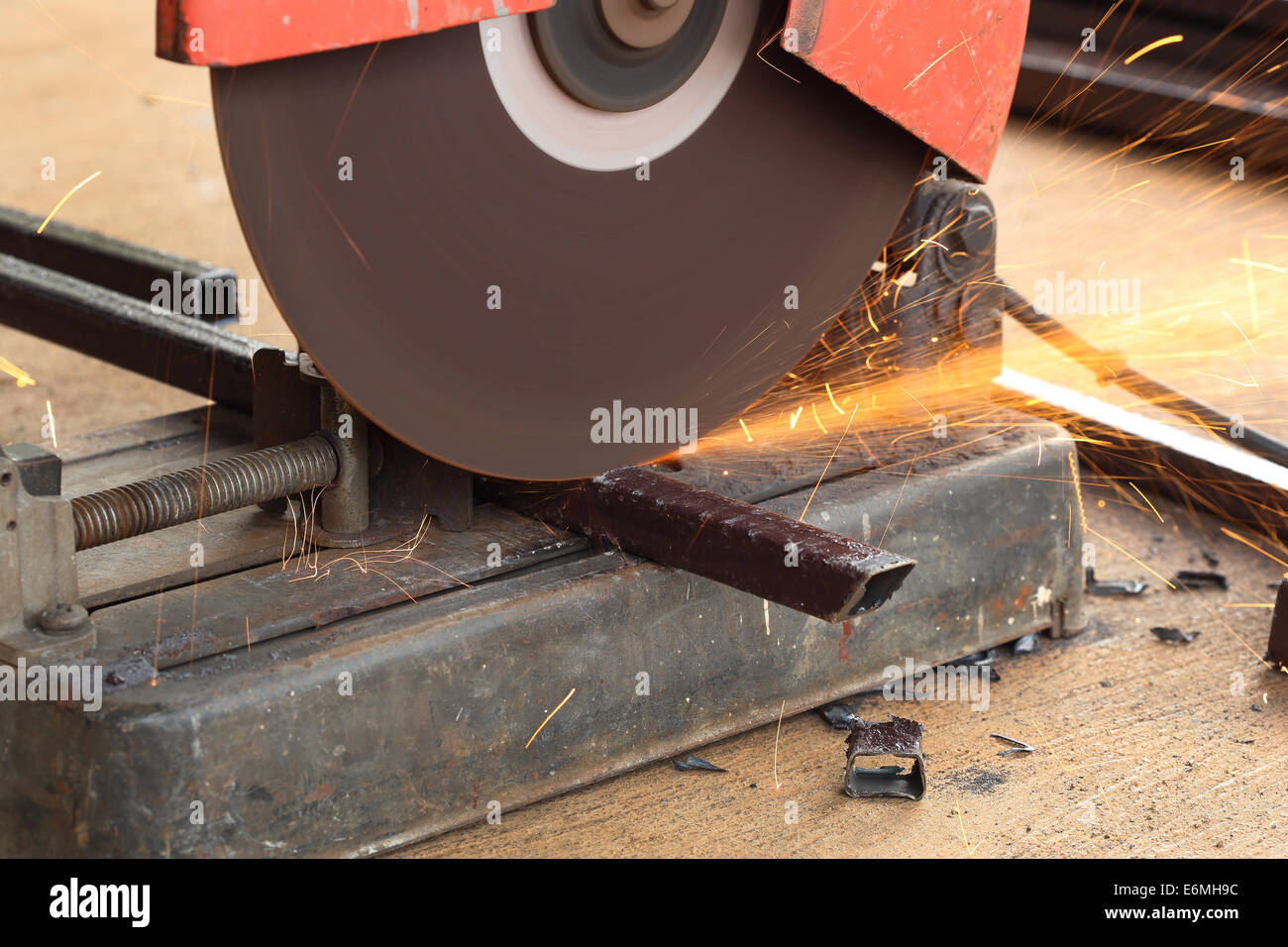 Worker cutting metal with cutting machine Stock Photo - Alamy