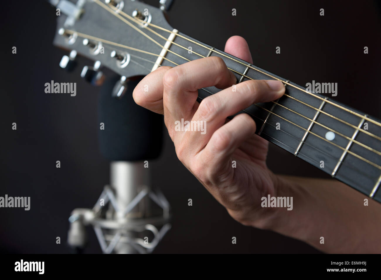 Left handed guitar hi-res stock photography and images - Alamy