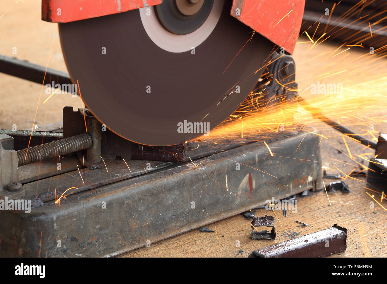 Worker cutting metal with cutting machine Stock Photo - Alamy