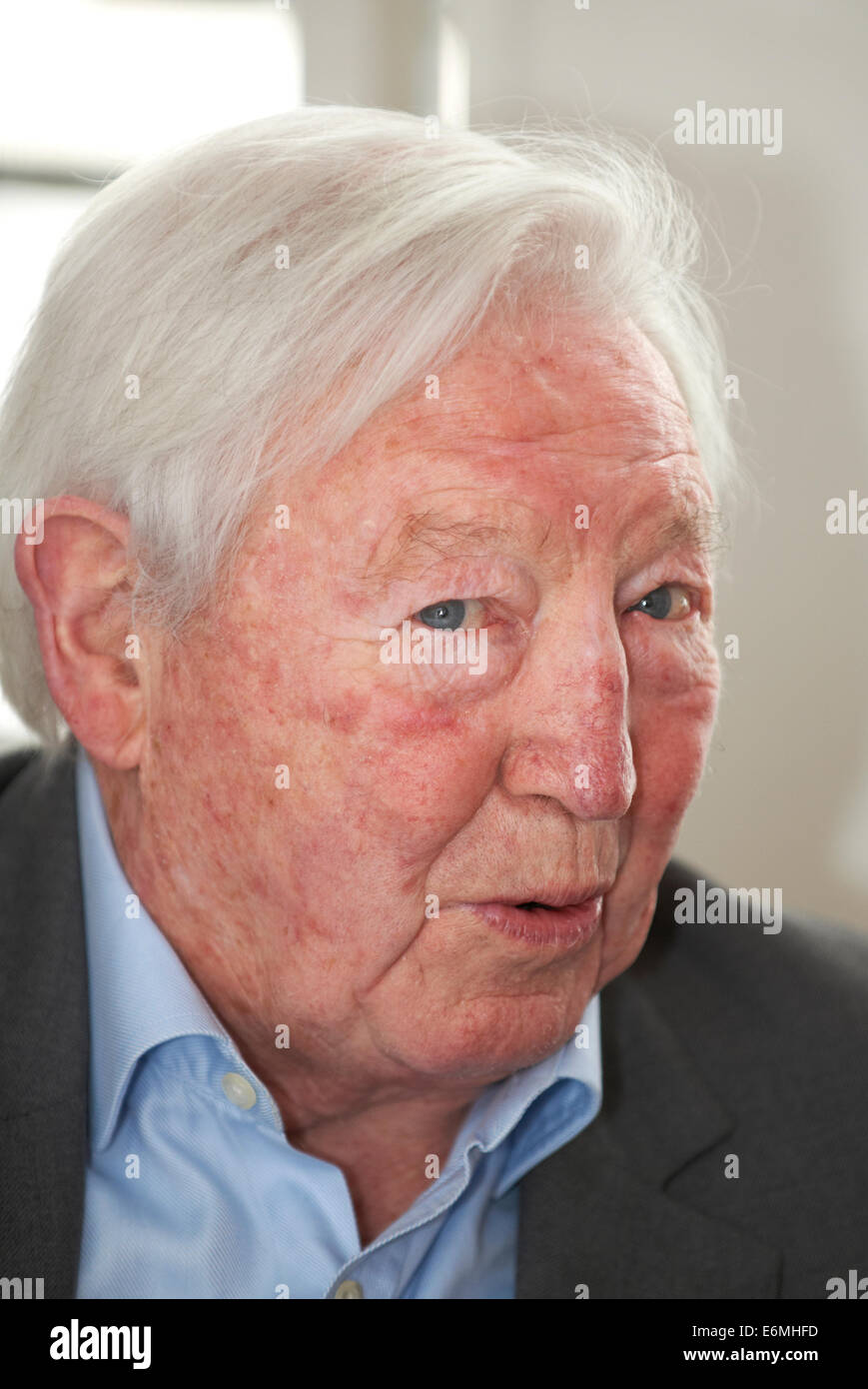 Sandy Gall at the Oldie Literary Lunch 17/04/12 Stock Photo - Alamy