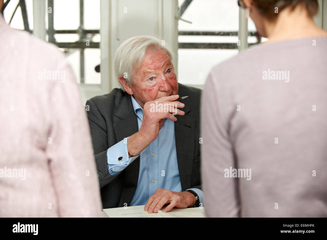 Sandy Gall at the Oldie Literary Lunch 17/04/12 Stock Photo - Alamy