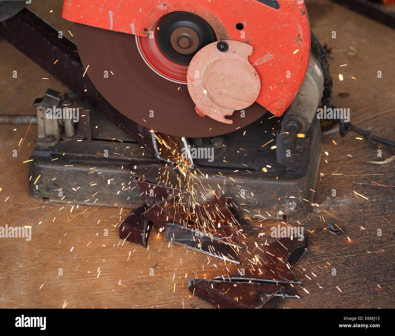 Worker cutting metal with cutting machine Stock Photo - Alamy