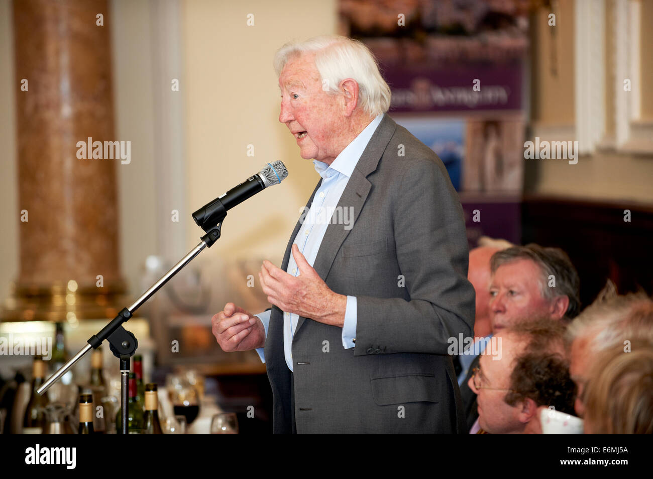 Itn foreign correspondent hi-res stock photography and images - Alamy