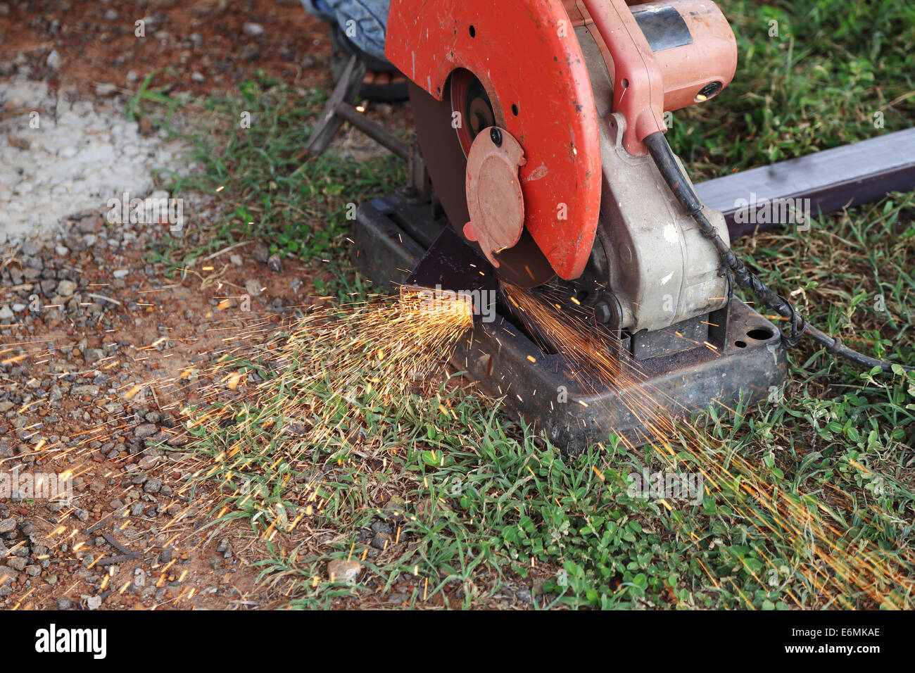Worker cutting metal and spark with cutting machine Stock Photo - Alamy