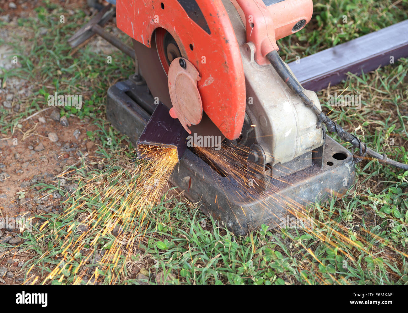 Worker cutting metal and spark with cutting machine Stock Photo - Alamy