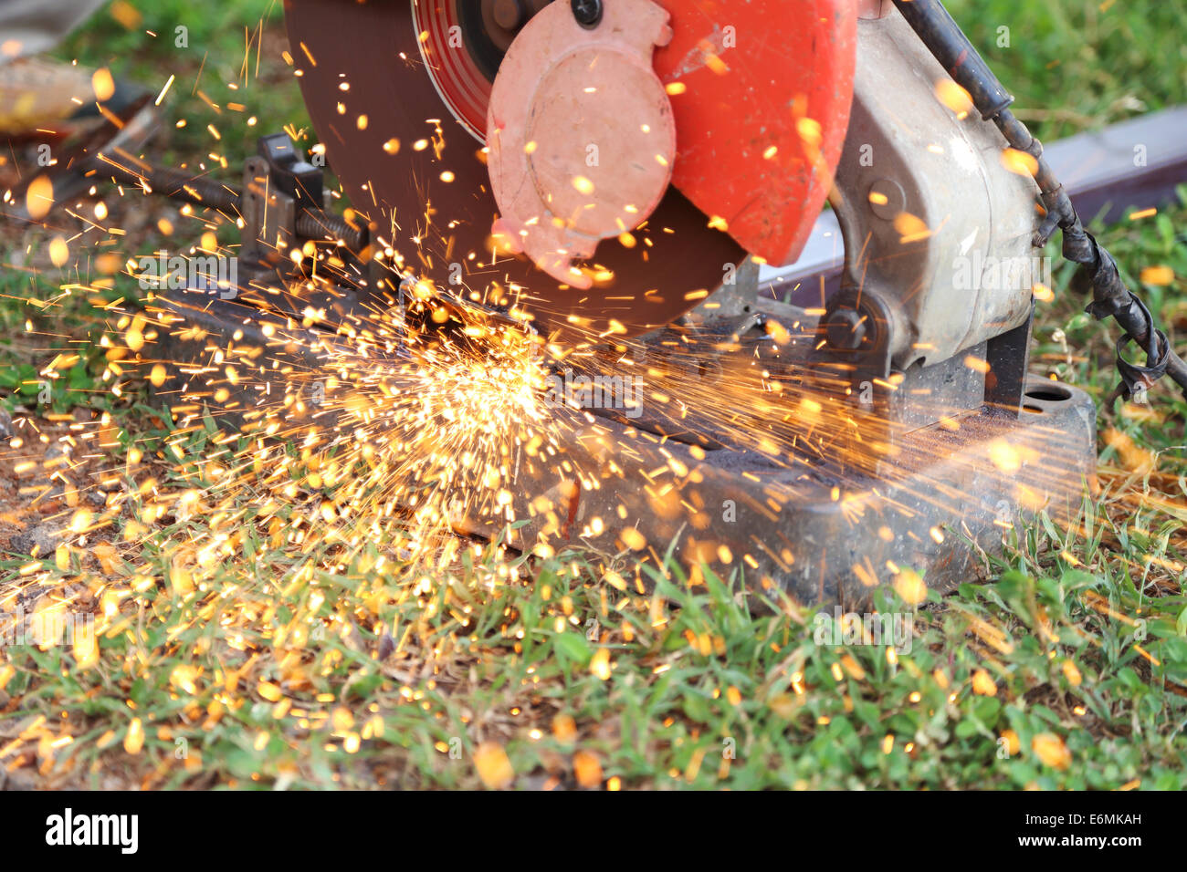 Worker cutting metal and spark with cutting machine Stock Photo - Alamy