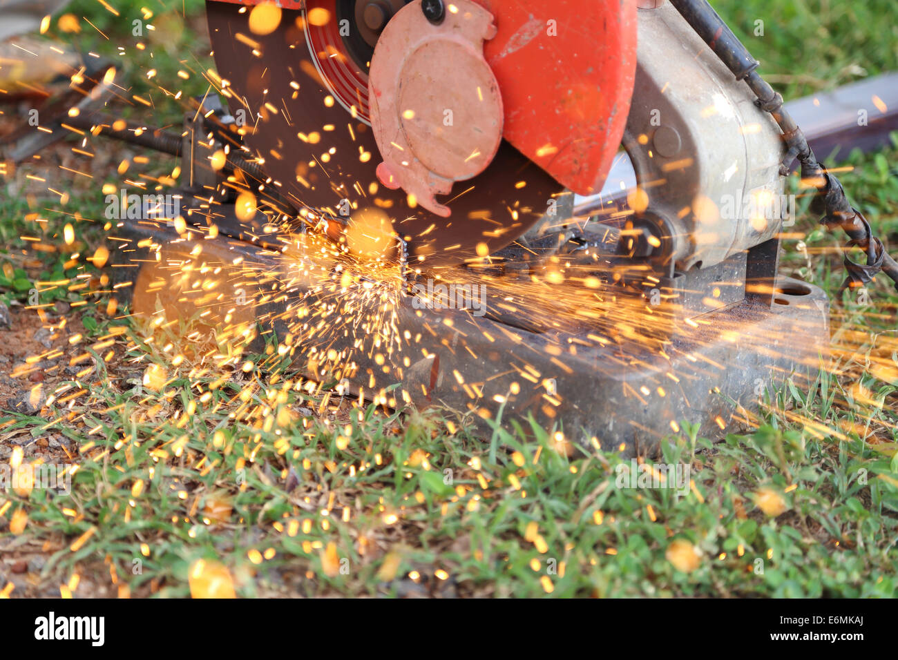 Worker cutting metal and spark with cutting machine Stock Photo - Alamy