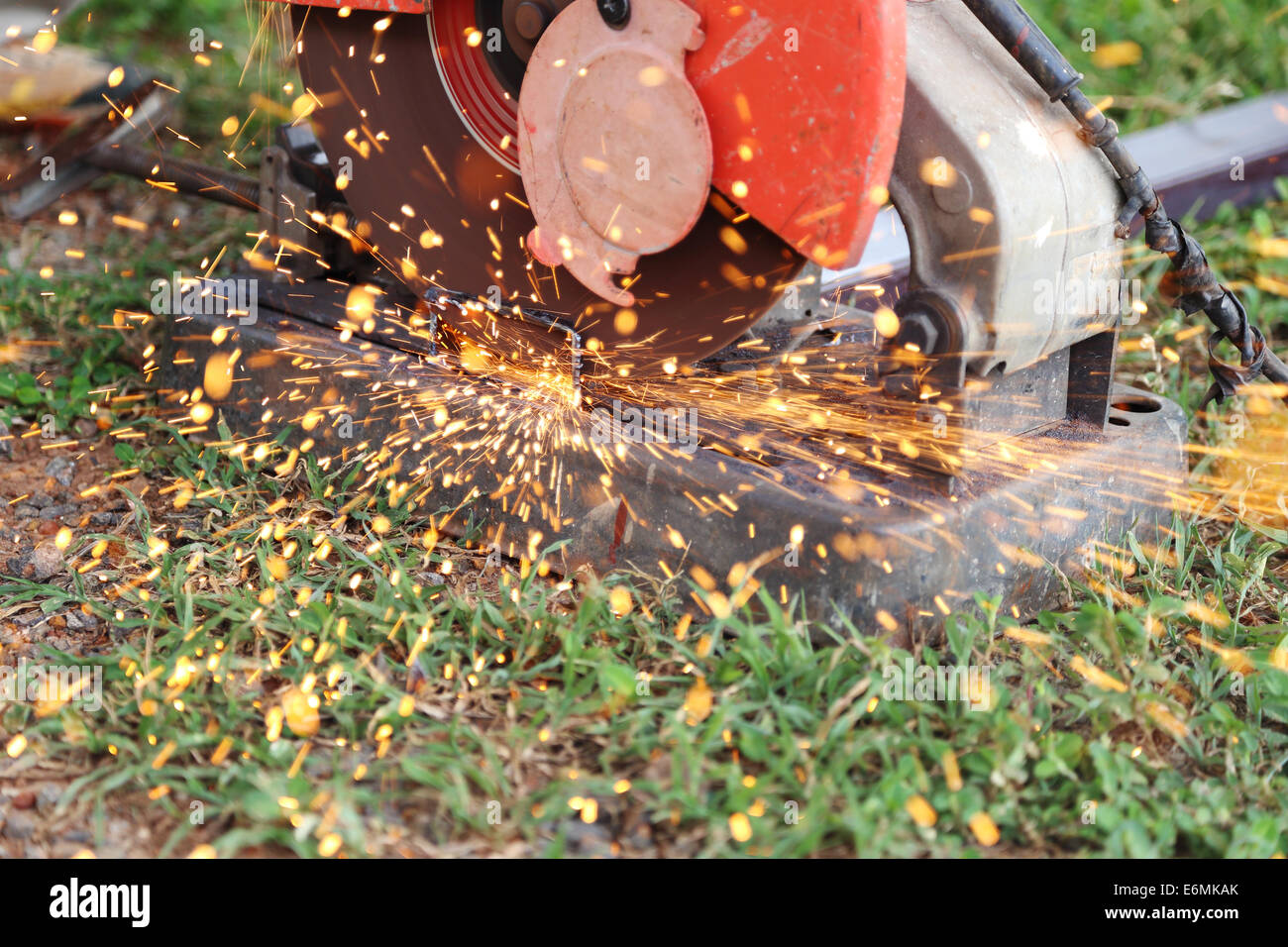 Worker cutting metal and spark with cutting machine Stock Photo - Alamy