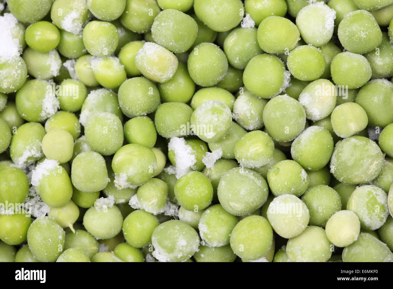 Frozen green peas background. Closeup Stock Photo - Alamy