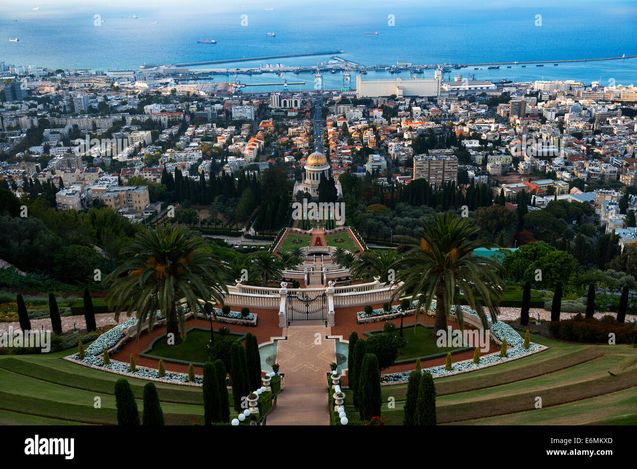 The Bahai temple & the Bahai gardens in Haifa Stock Photo - Alamy
