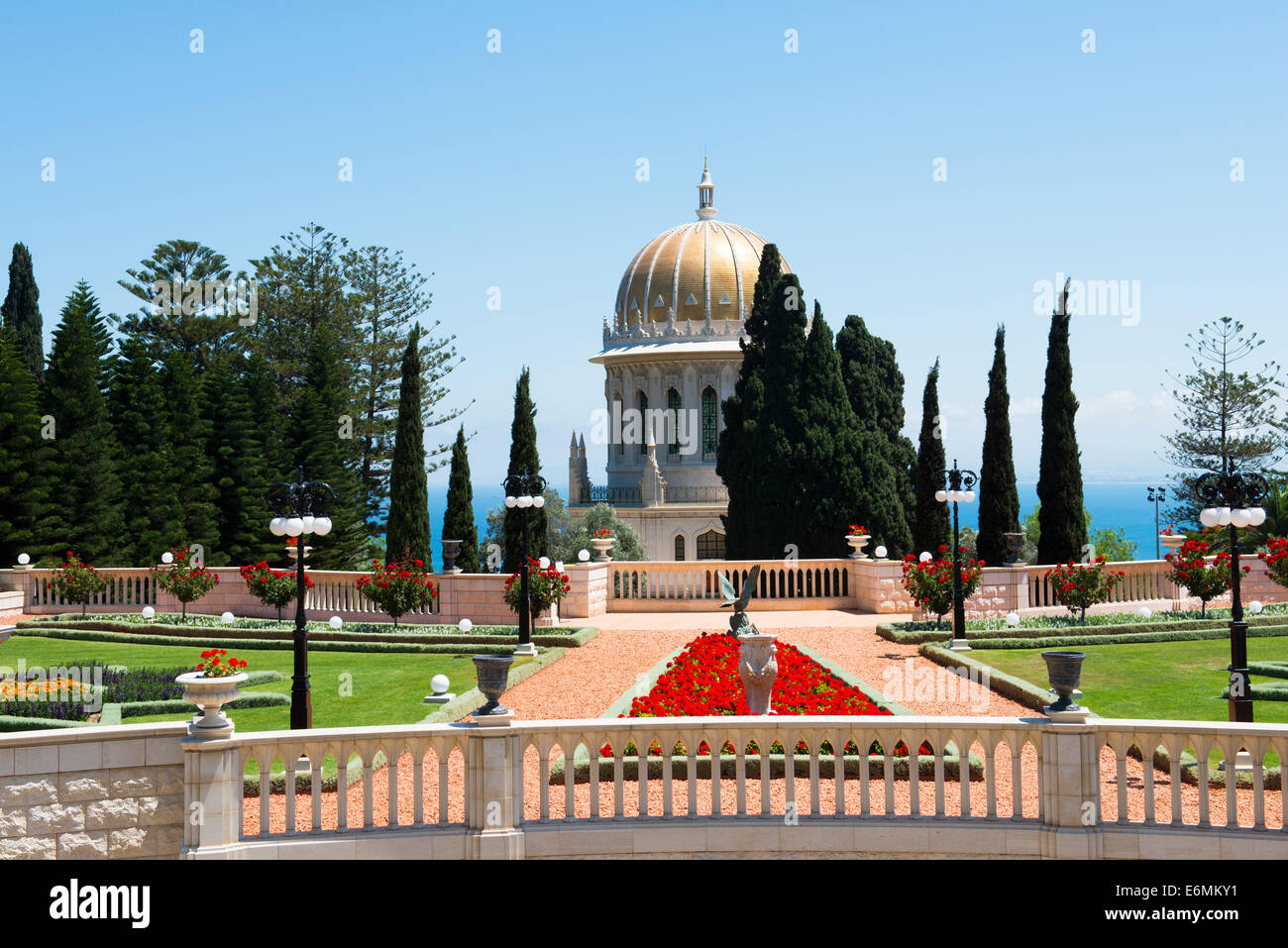 The Bahai temple & the Bahai gardens in Haifa Stock Photo - Alamy