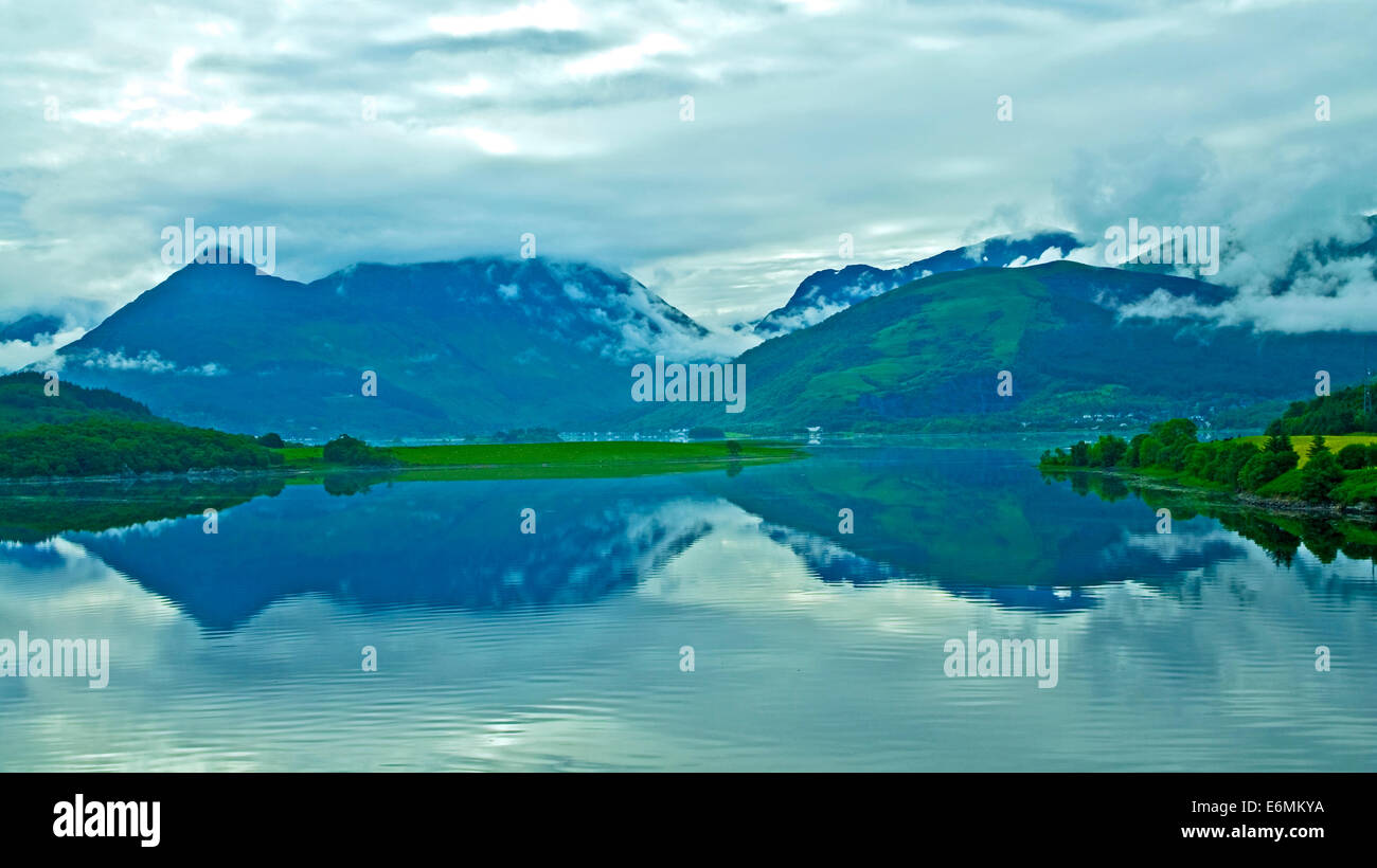 Scottish mountains in mist hi-res stock photography and images - Alamy