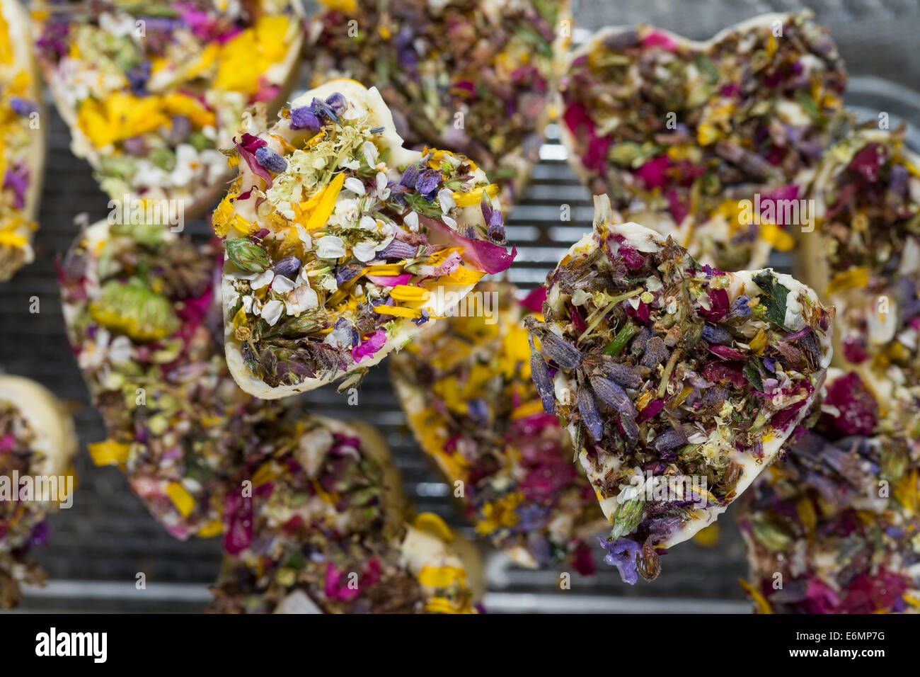 Herb butter with edible blossoms, flowers, Kräuterbutter mit essbaren ...