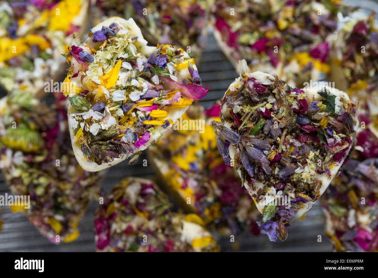 Herb butter with edible blossoms, flowers, Kräuterbutter mit essbaren ...