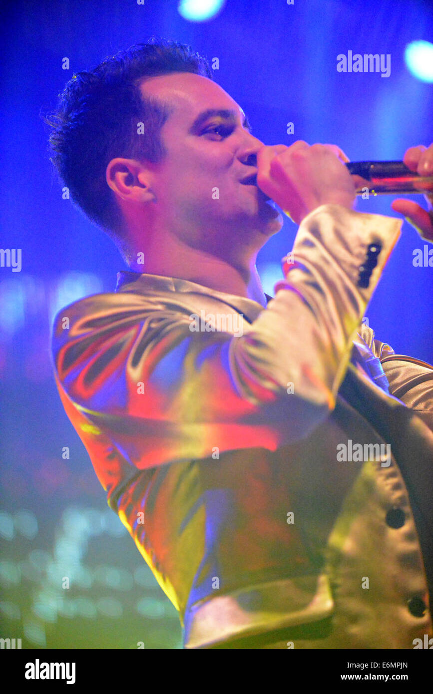 Lead singer brendon urie hi-res stock photography and images - Alamy